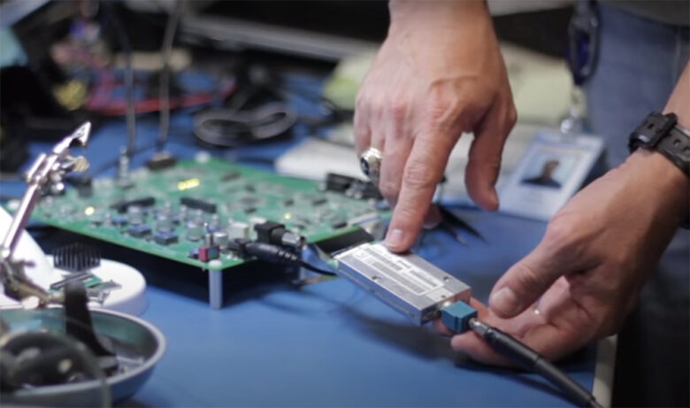 Hardware Engineer vs. Software Engineer: What’s the Difference ...