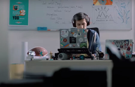 Hardware Engineer vs. Software Engineer: What’s the Difference? - SoftwareProfy